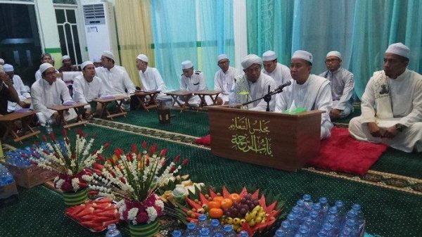 Mengintip Sejarah Manaqiban di Indonesia – 1miliarsantri.net